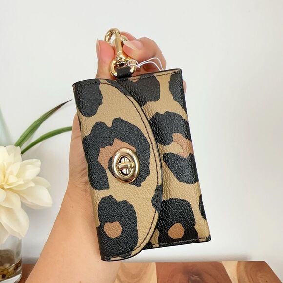 Coach | Accessories | Nwt Coach Turnlockcard Case With Leopard Print ...